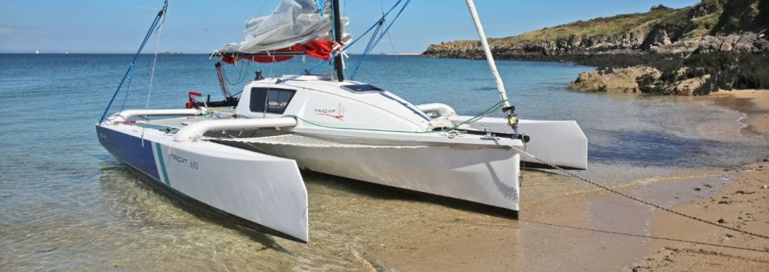 [Essai vidéo] Tricat 6,90 : un petit trimaran transportable et ...